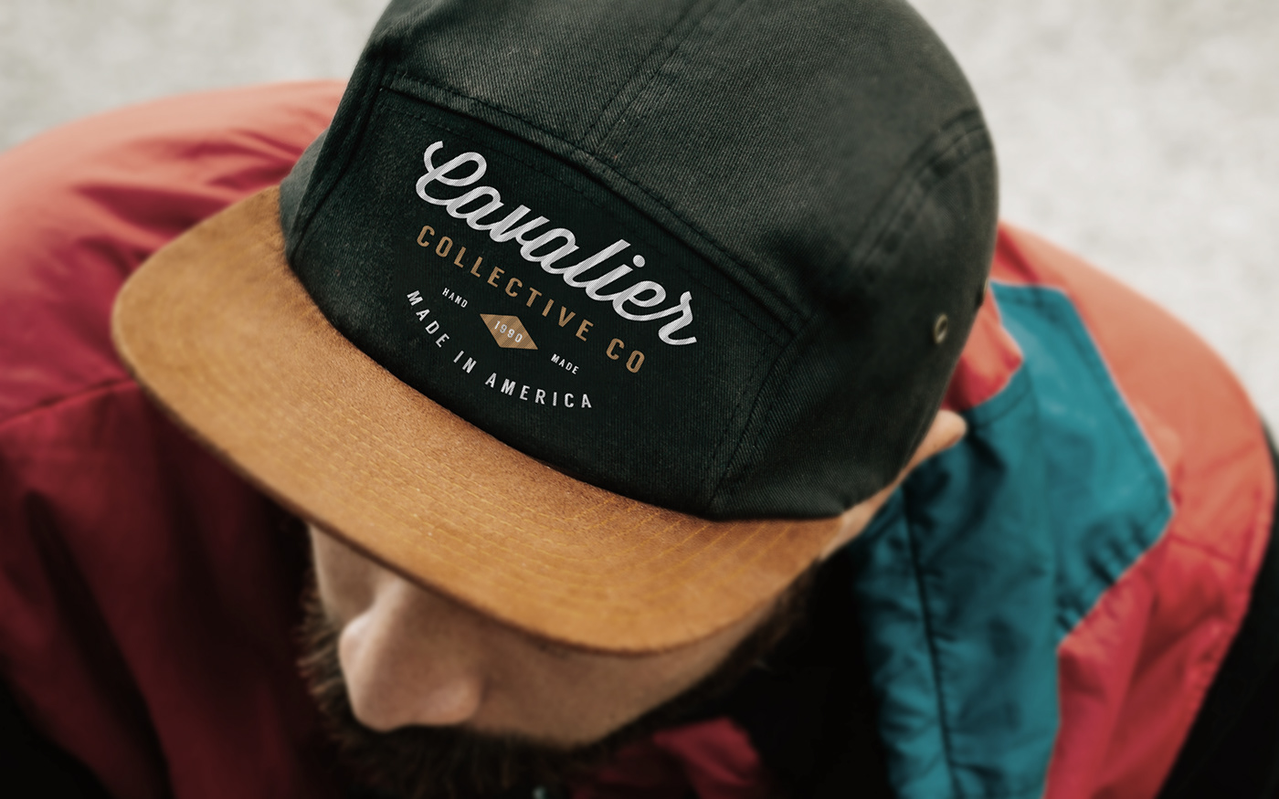 Mockup de boné na cabeça Grátis - Criativo.Design